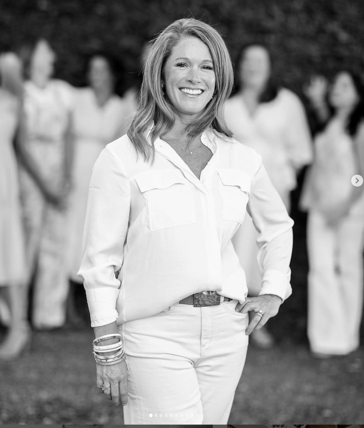 Carrie Jackson – HELLO S e p t e m b e r